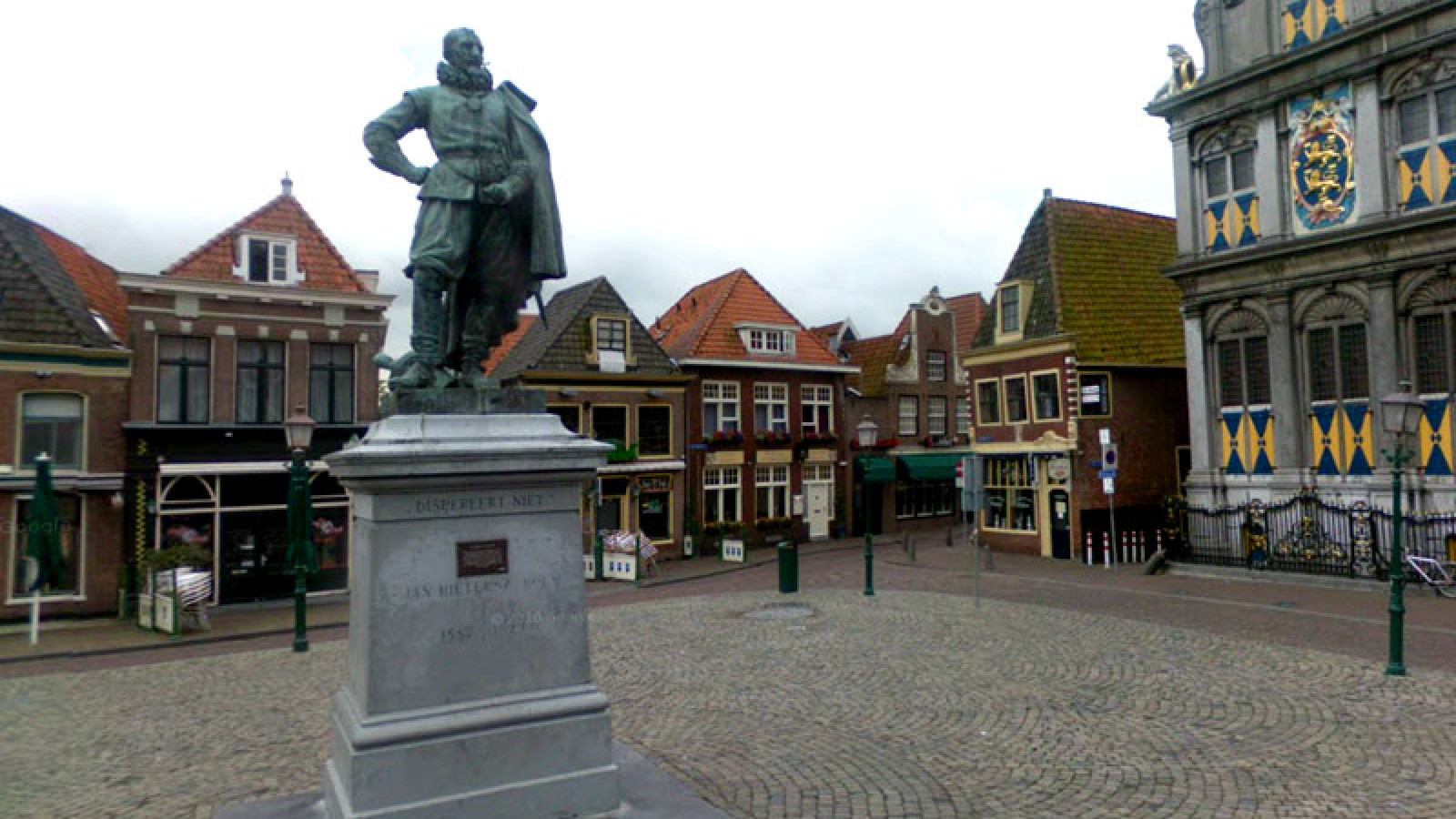 Kritische noot onder standbeeld van JP Coen in Hoorn - NH Nieuws Kritische noot onder standbeeld van JP Coen in Hoorn - NH Nieuws