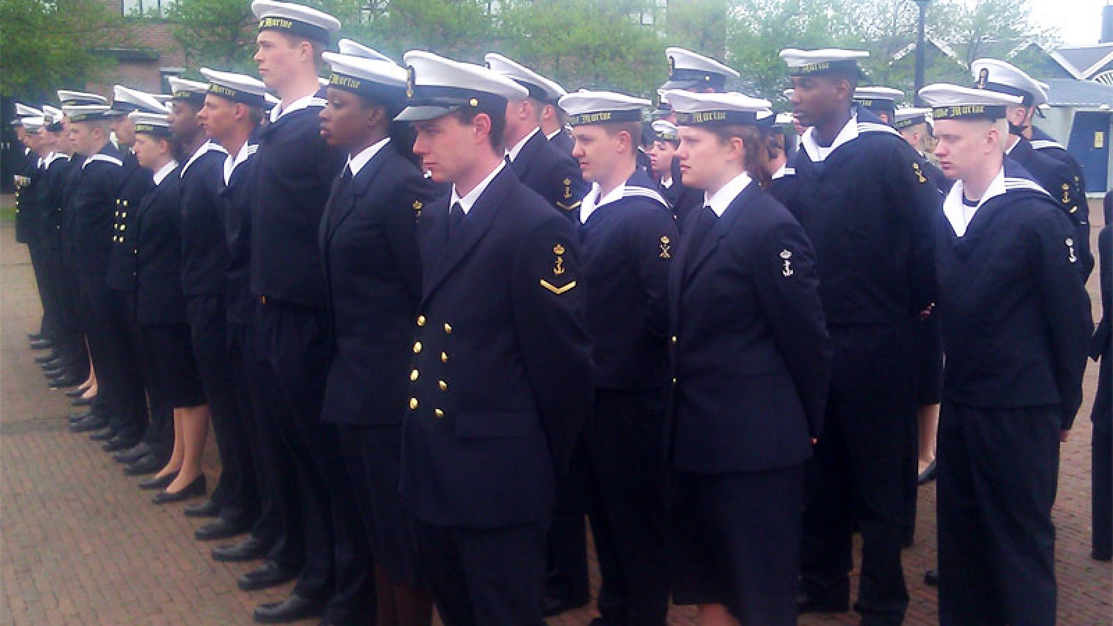 Matrozen leggen eed af aan oud-collega van de Marine - NH Nieuws