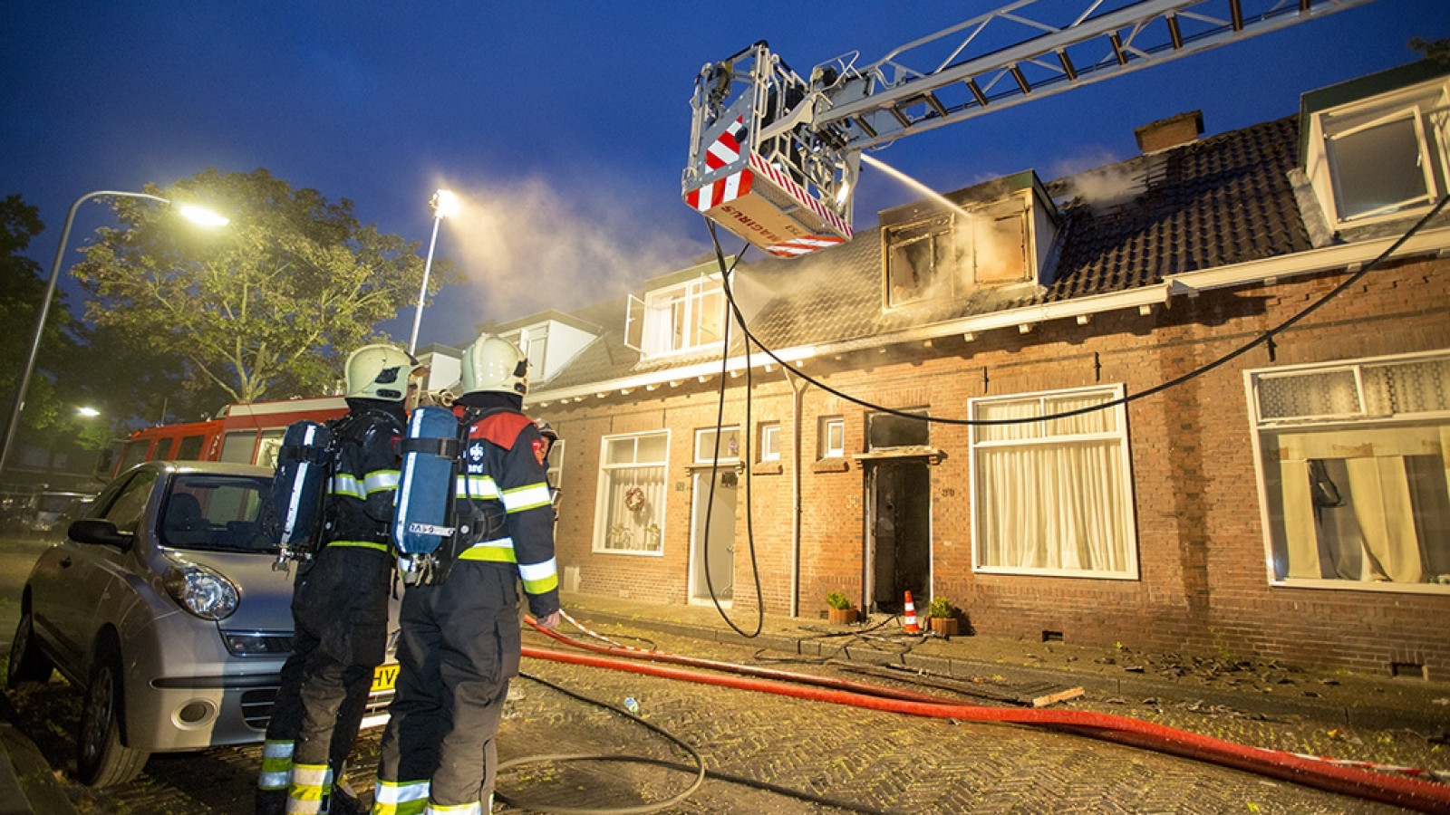 Uitslaande brand in Haarlemse woning [video] - NH Nieuws