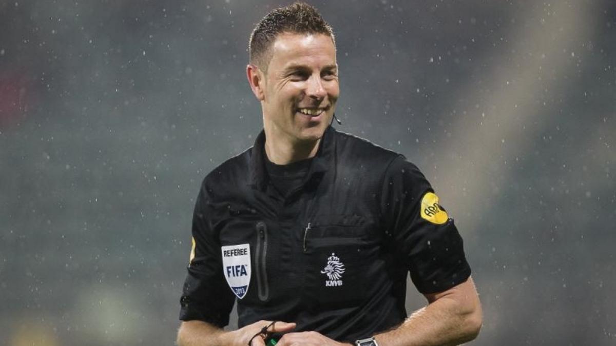 Van Boekel fluit Ajax - Go Ahead, Kamphuis leidt NEC - AZ - NH Nieuws