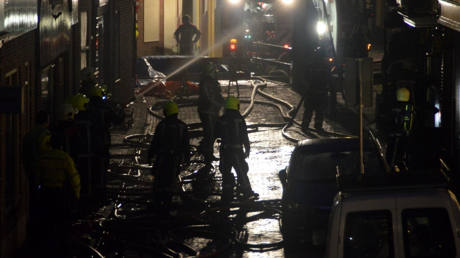 Zeer grote brand in Volendam onder controle - NH Nieuws