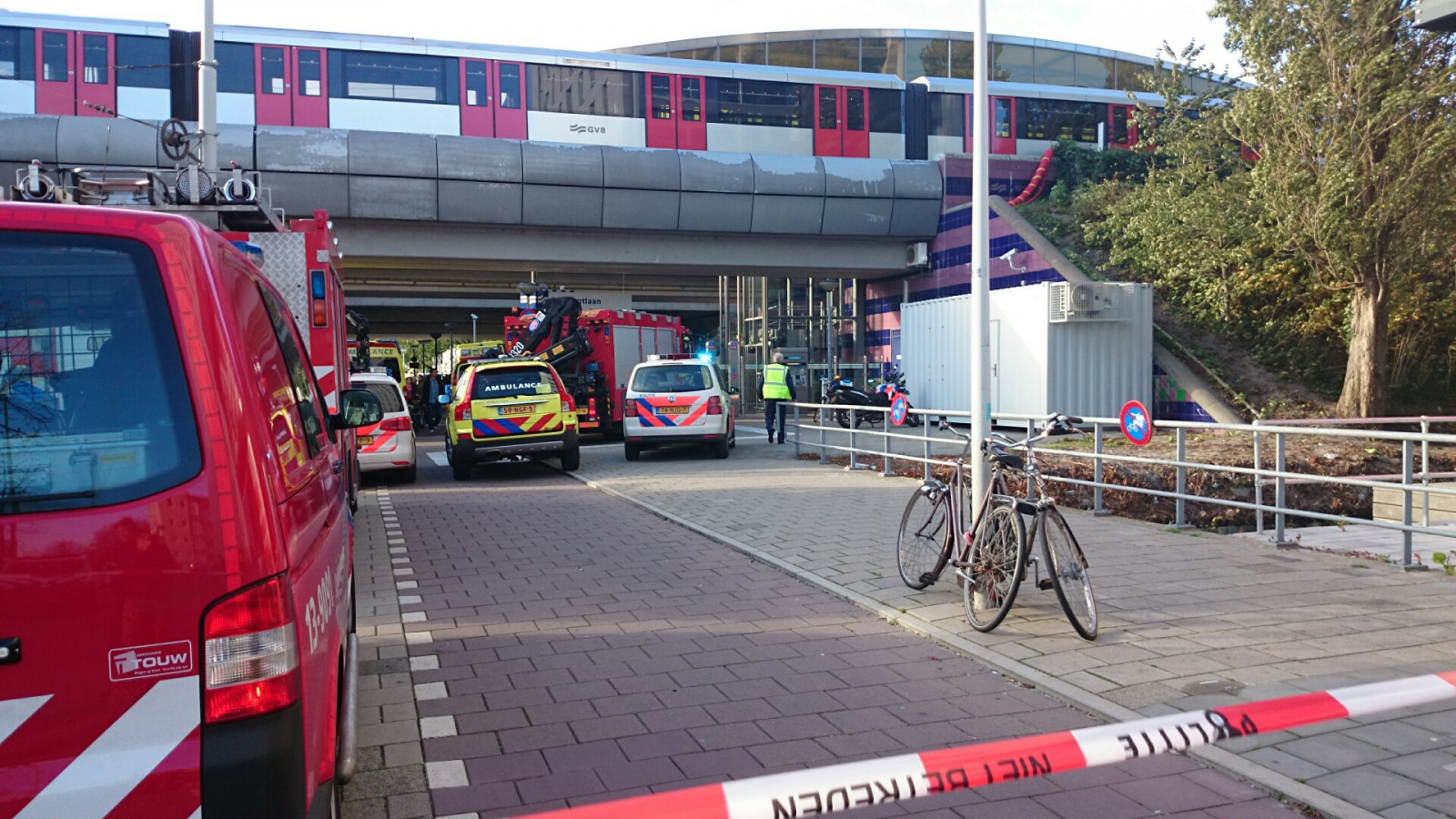 Man overleeft ongeluk met Amsterdamse metro - NH Nieuws