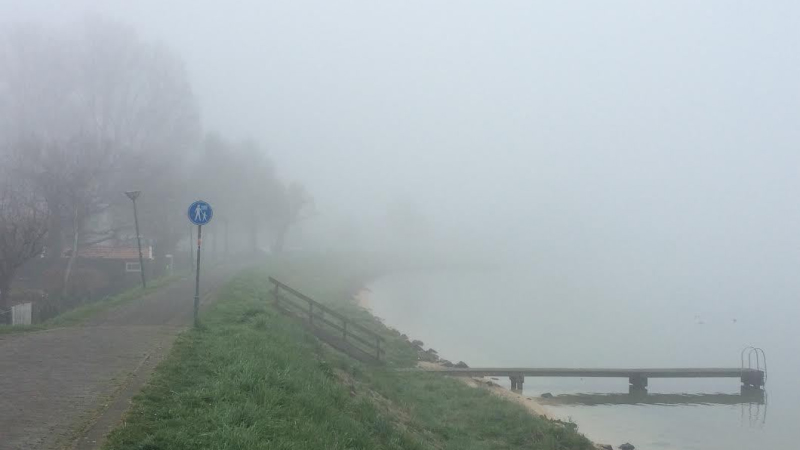 Opgepast! Dichte mist, files en spitsstroken dicht - NH Nieuws Opgepast! Dichte mist, files en spitsstroken dicht - NH Nieuws
