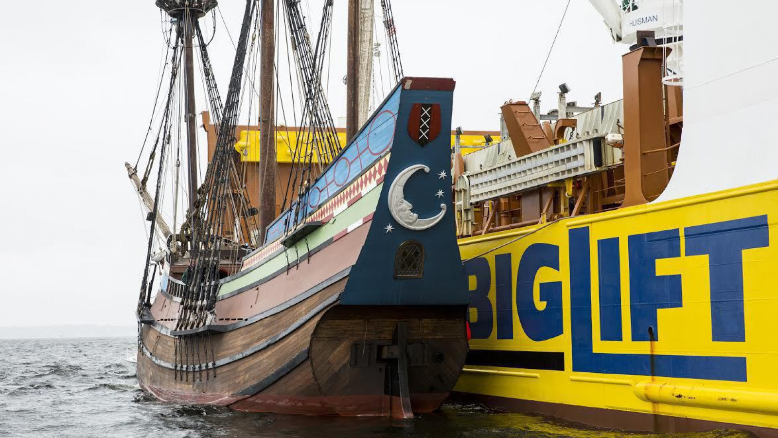 Timelapse: spectaculaire tewaterlating VOC-replica de Halve Maen - NH ...