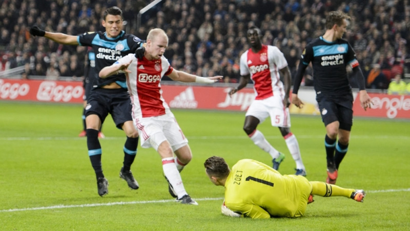 Ajax verspeelt voorsprong tegen hard spelend PSV [met reacties] - NH Nieuws