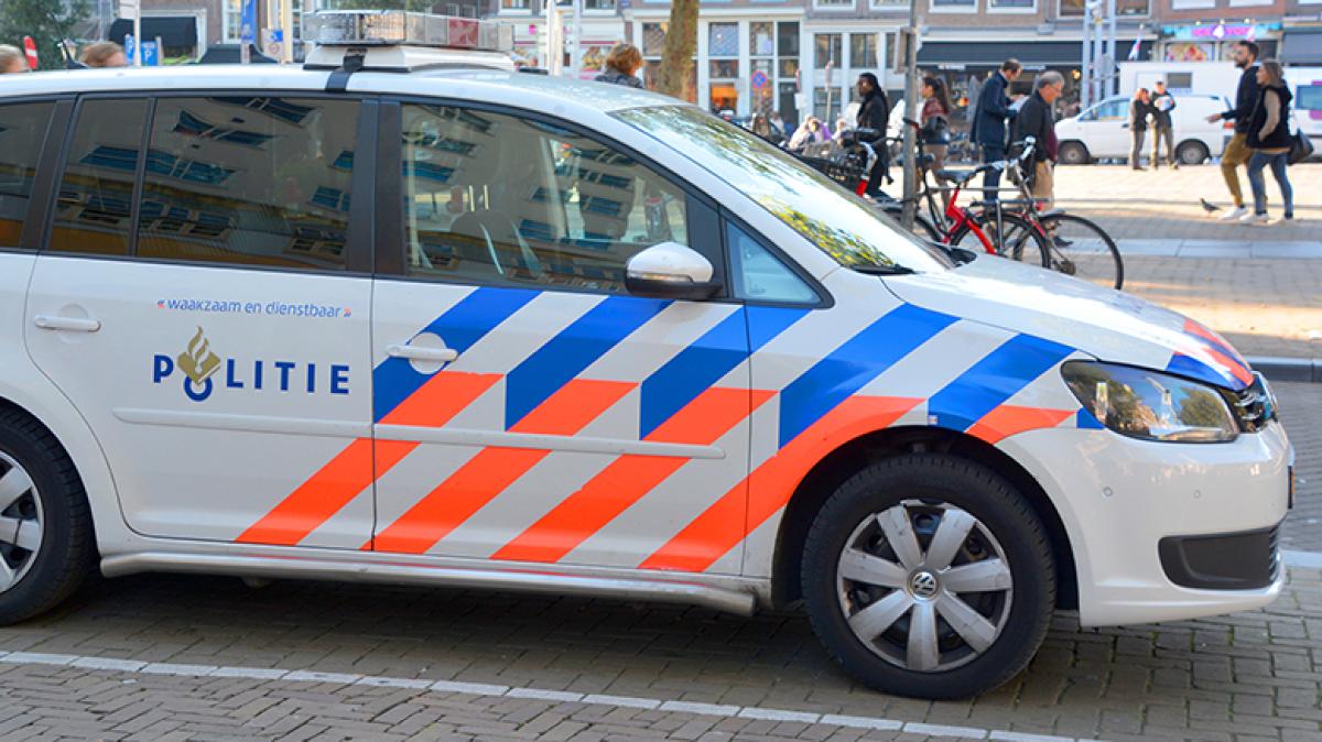 Betrapte winkeldief bedreigt personeel, maar steekt zichzelf neer