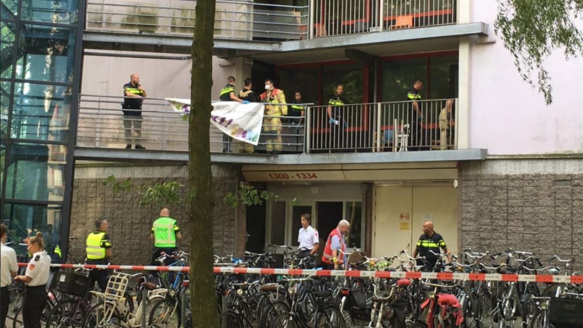 Politie en brandweer met stormram ontruimde flat in - NH Nieuws