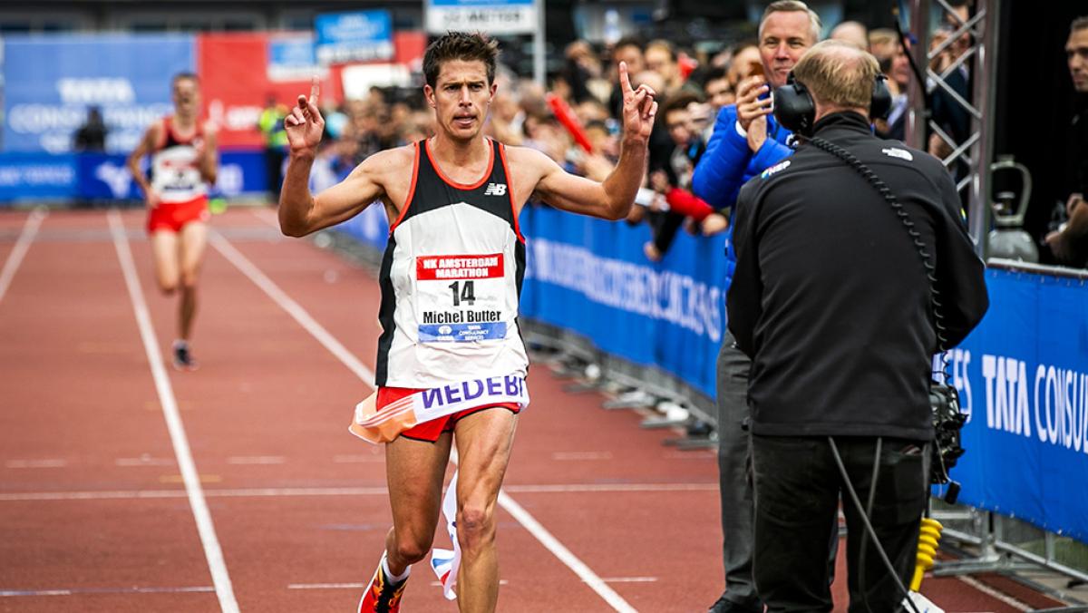 Michel Butter van start tijdens Halve Marathon van Egmond - NH Nieuws