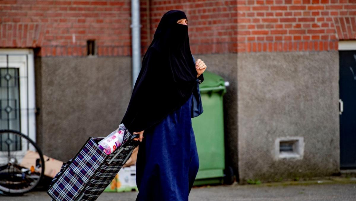 Vandaag ingegaan: alles over het boerkaverbod - NH Nieuws