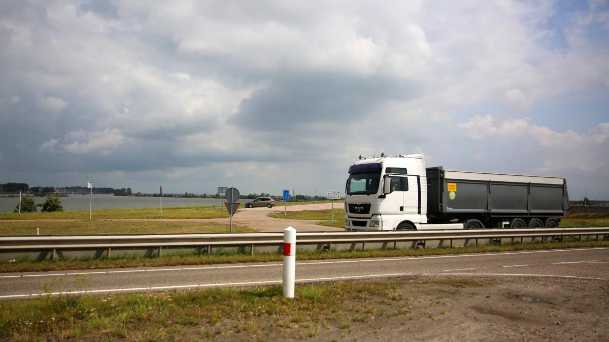 Dijk tussen Enkhuizen en Lelystad drie avonden dicht vanwege werkzaamheden
