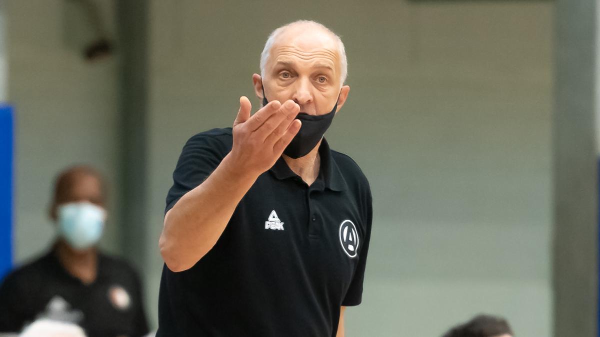 Basketbalcoach Laki Lakner wil zichzelf niet martelen en stapte daarom ...