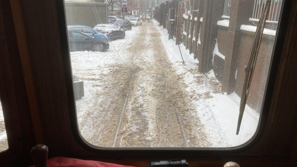 Sneeuwstorm laat sporen na bij GVB: morgen einde dag pas rijden alle ...