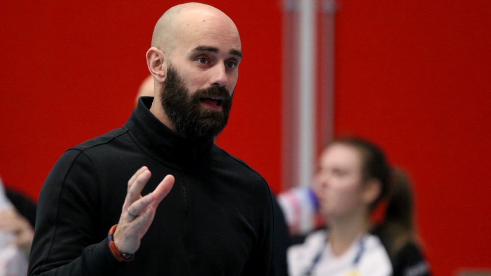 Korfbal: Koog Zaandijk kiest voor Tim Bakker; trainer Dico Dik naar ...