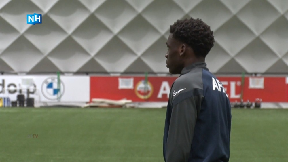 Ernest Poku blij met debuut voor Jong AZ - NH Nieuws