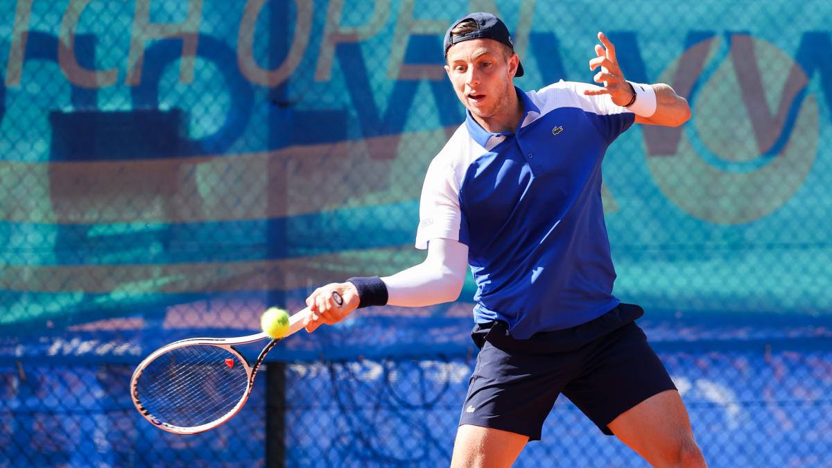 Gefrustreerde Tallon Griekspoor slaat racket kapot en verliest op ...