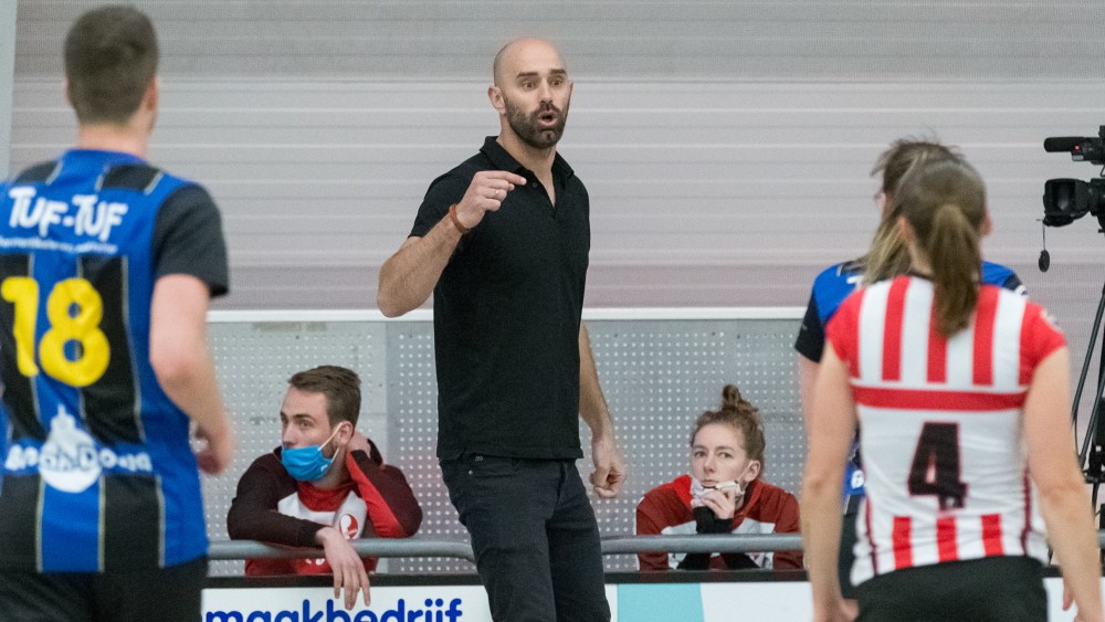 KZ-icoon Tim Bakker staat voor debuut als hoofdcoach: "Ik ben niet meer ...