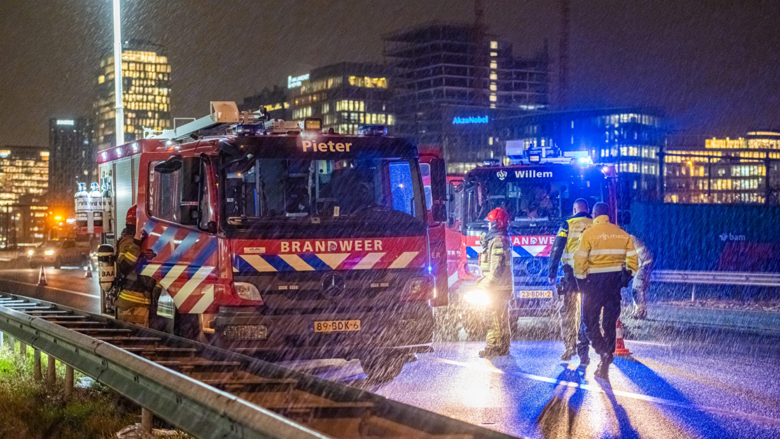 Groot ongeluk A10, twee auto's uitgebrand - NH Nieuws