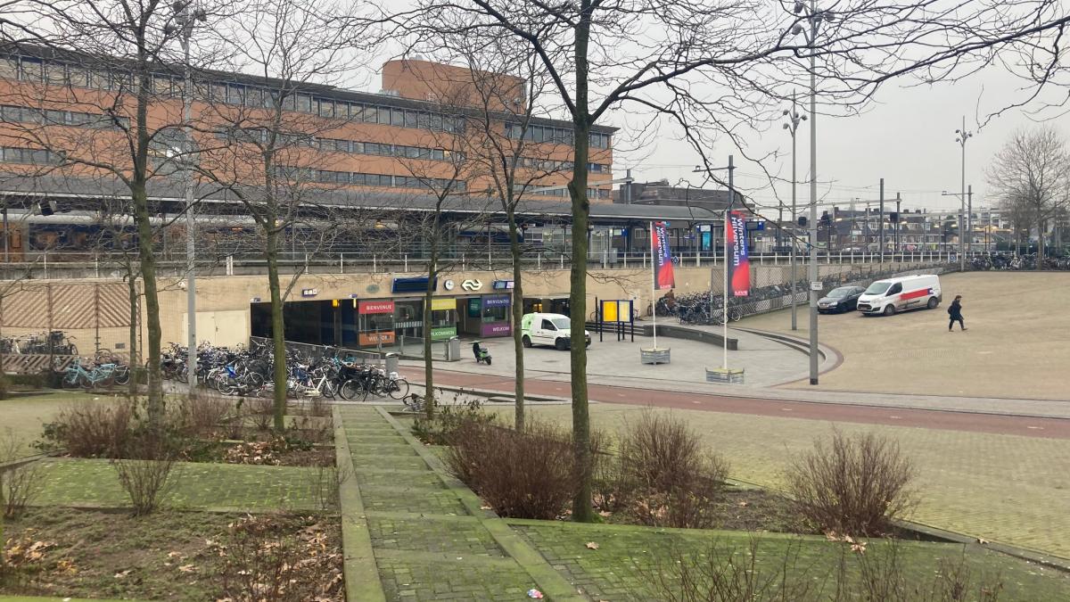 Hilversum kijkt naar cameratoezicht aan achterkant station vanwege ...