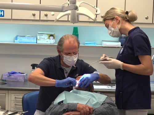 Te krap bij kas voor tandartsbezoek: "Schrijnend, mensen blijven met pijn rondlopen" - NH Nieuws