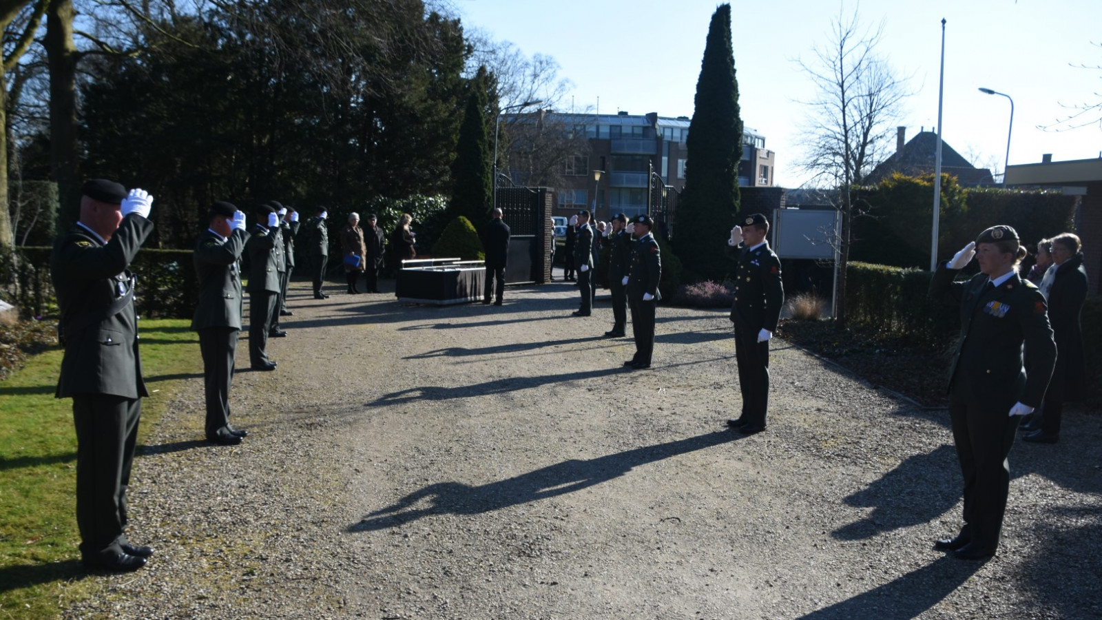 Militaire erehaag bij uitvaart Enkhuizer oorlogsveteraan Klaas Appel ...