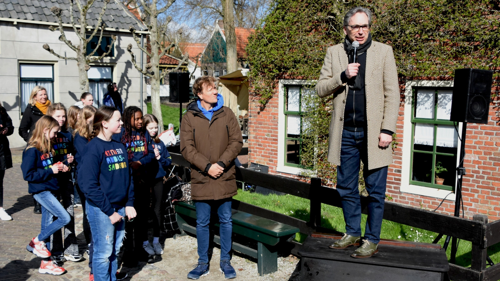 Feestelijke opening Zuiderzeemuseum met presentator Klaas van Kruistum ...