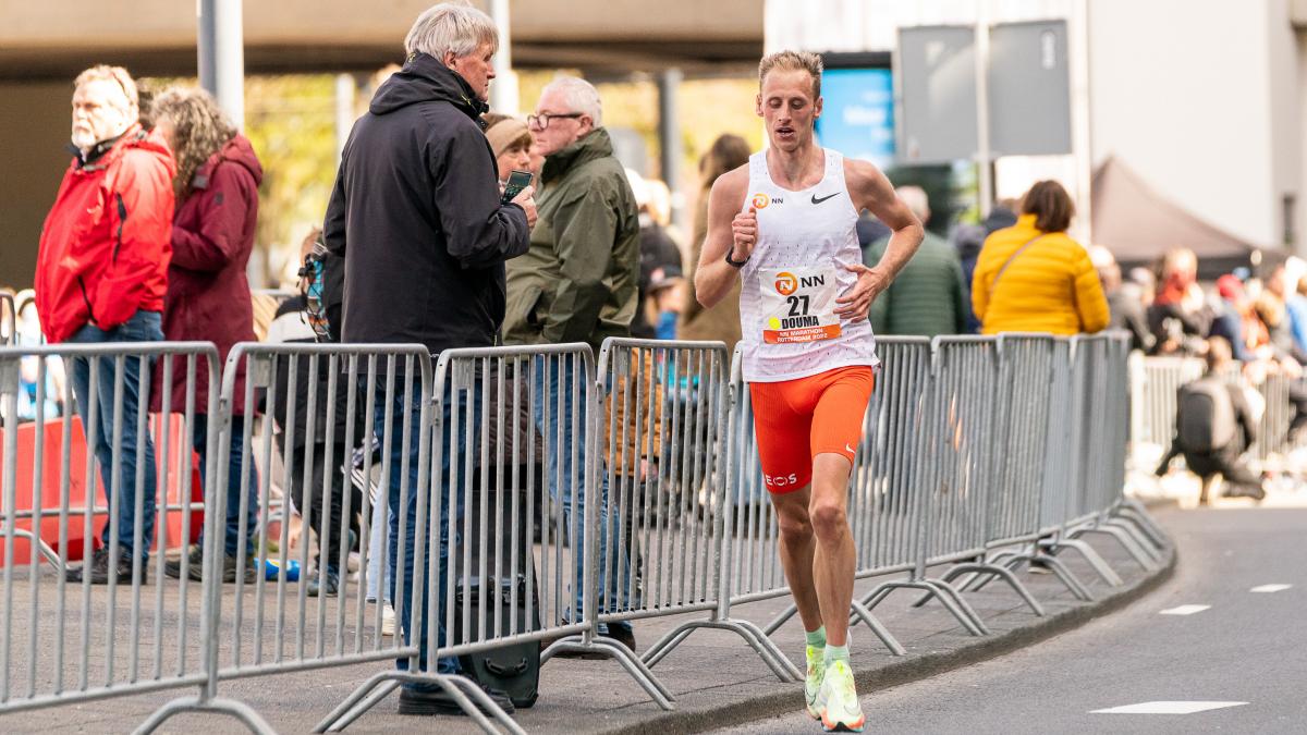 Debuterende Richard Douma loopt limiet, maar laat EK marathon lopen ...
