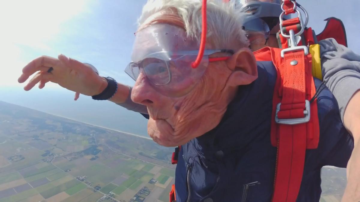 Springopa Ed overleden: sprong op 92-jarige leeftijd nog uit een ...