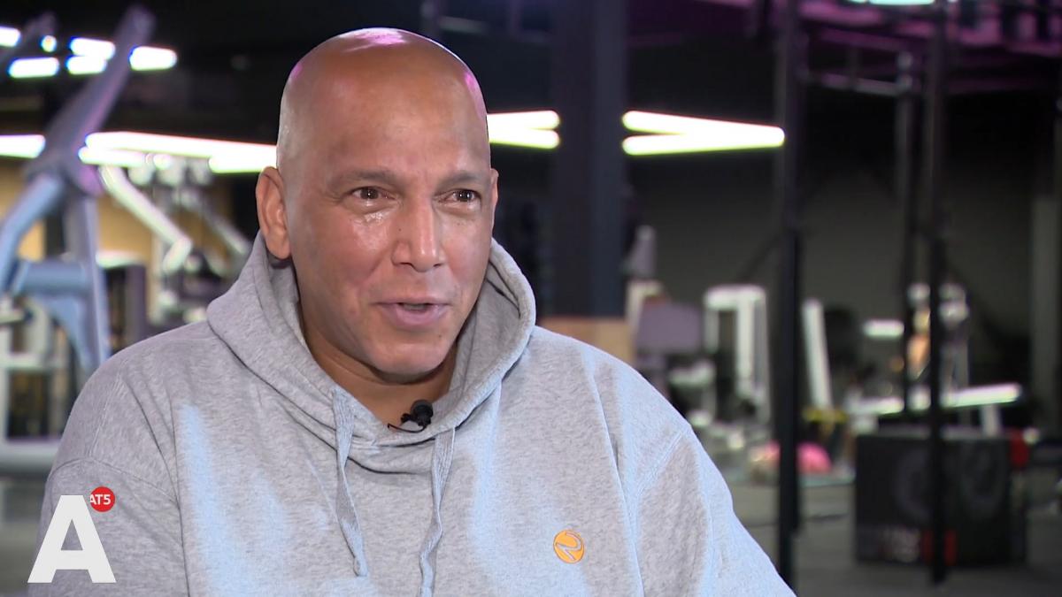 MS-patiënt Winston doet in rolstoel mee aan Dam tot Damloop: "Ik laat ...