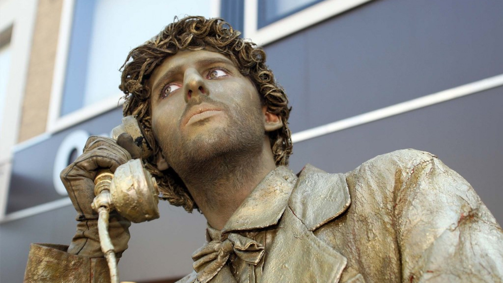 Niet schrikken: levende standbeelden vanavond in centrum Zaandam - NH ...