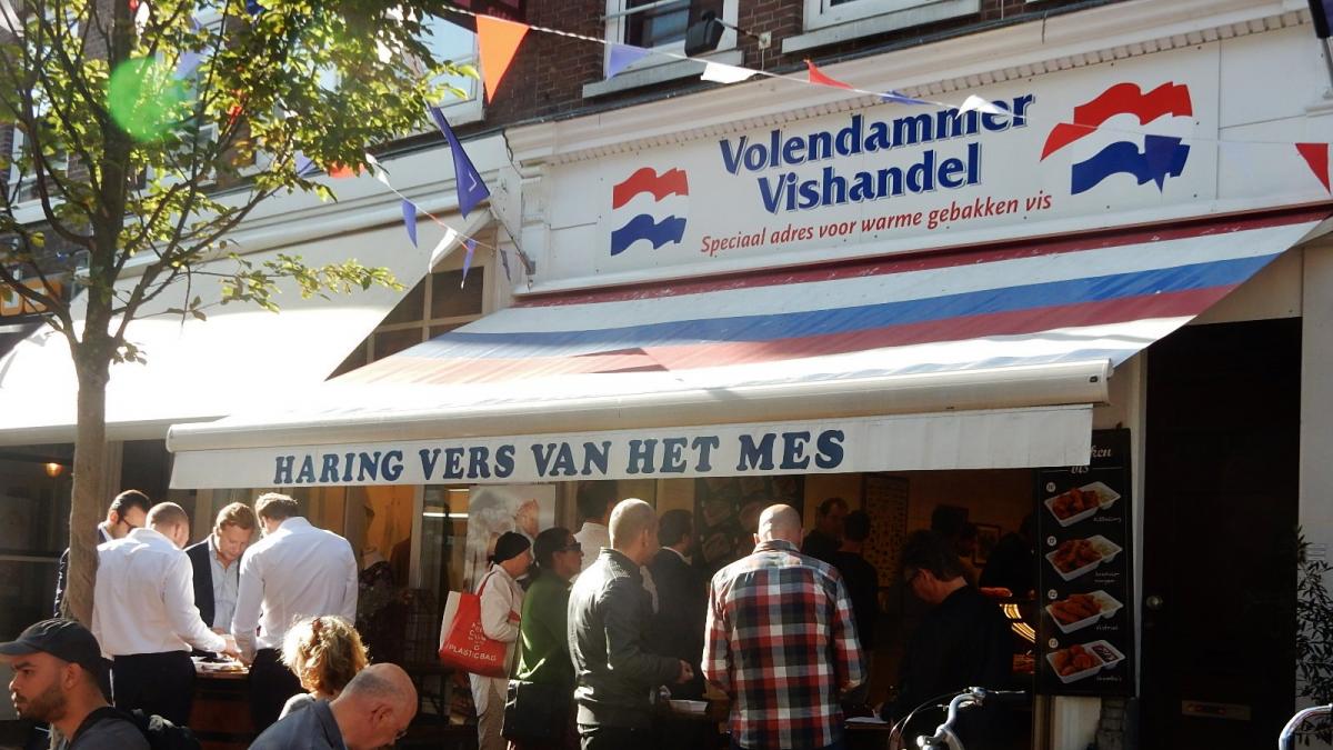 Staan er wel echt Volendammers achter al die Volendammer viskramen ...