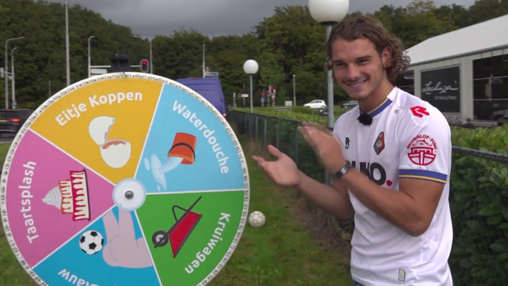 Raak de Vlag met Koen Blommestijn: "Hier nog nooit gevoetbald" - NH Nieuws