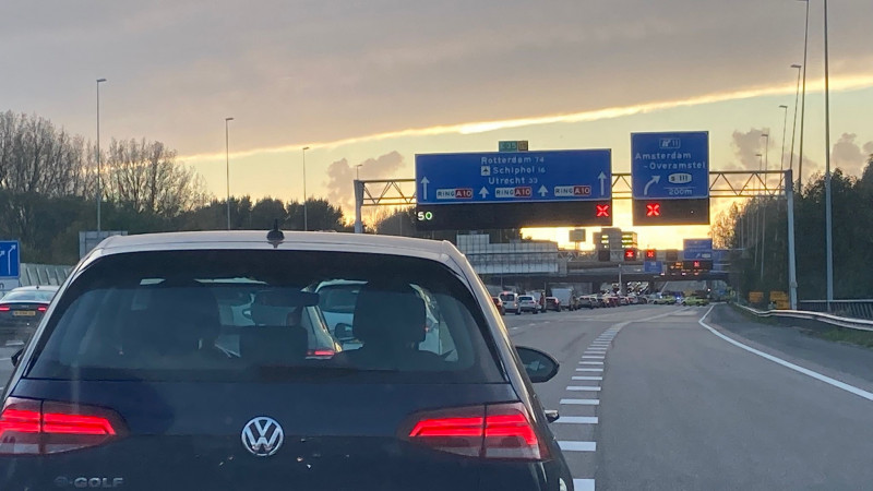 A10 Oost grotendeels dicht na aanrijding - NH Nieuws