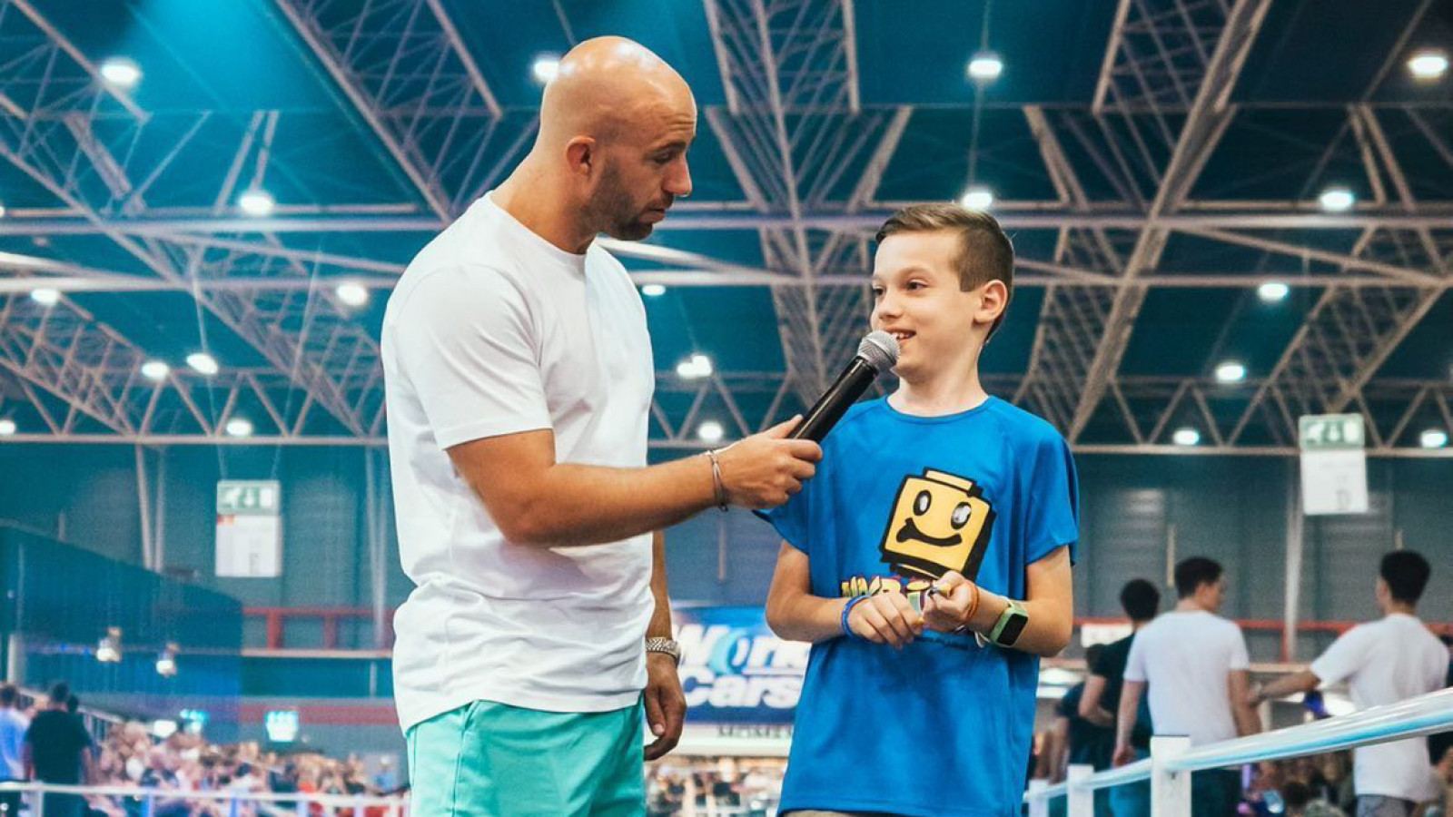 Merijn (11) ontmoet de ene na de andere BN'er door zijn Legofilmpjes ...