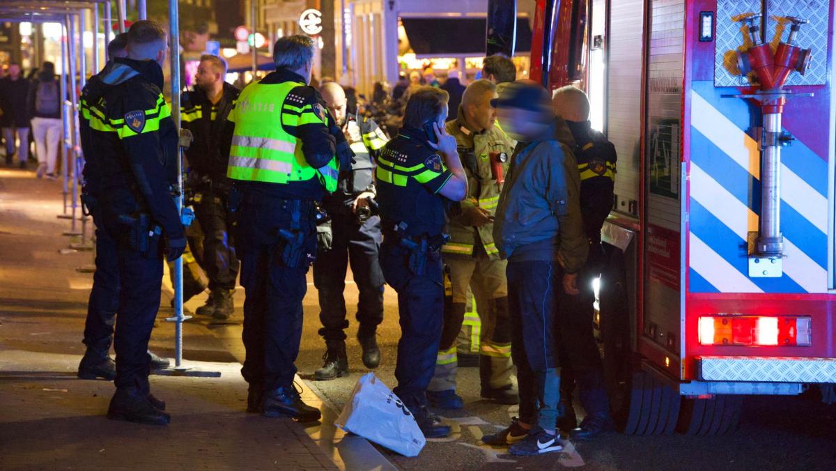 Indringer komt vast te zitten in dichtgetimmerd pand Haarlemmerstraat ...