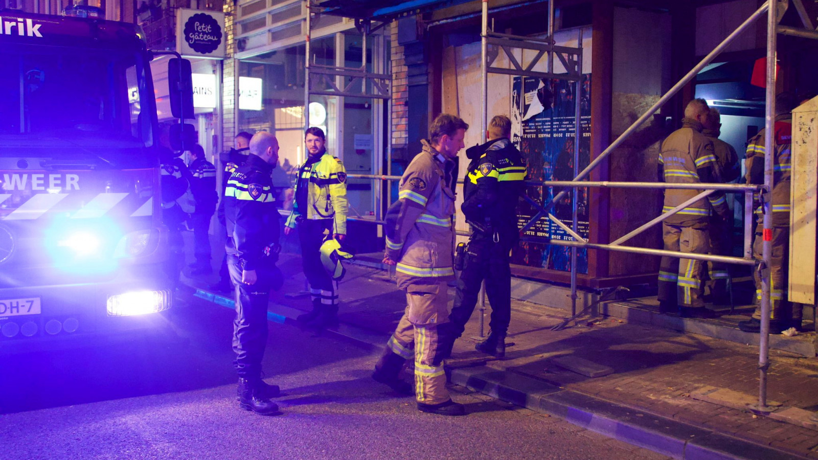 Indringer komt vast te zitten in dichtgetimmerd pand Haarlemmerstraat ...