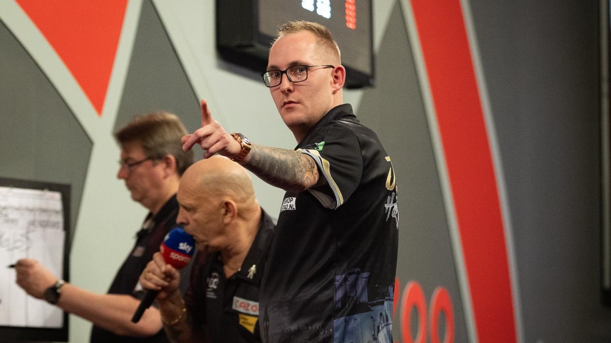 Succesvol debuut voor Castricummer Jimmy Hendriks op WK darts - NH Nieuws
