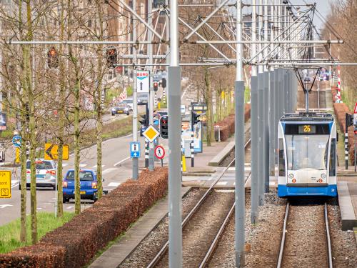 Vanaf volgend jaar gratis vervoersbewijzen voor Amsterdammers met een ... Vanaf volgend jaar gratis vervoersbewijzen voor Amsterdammers met een ...