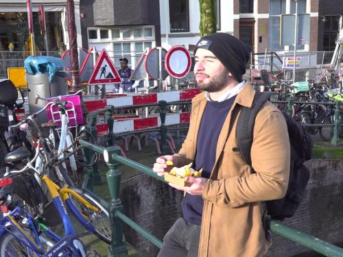 Wat er gebeurt als je patatzaak door Tiktok plots viral gaat - NH Nieuws