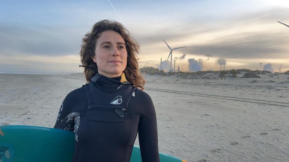Surfkampioen Anne Albers in actie: 'Soms misselijk van Tata-lucht na ...