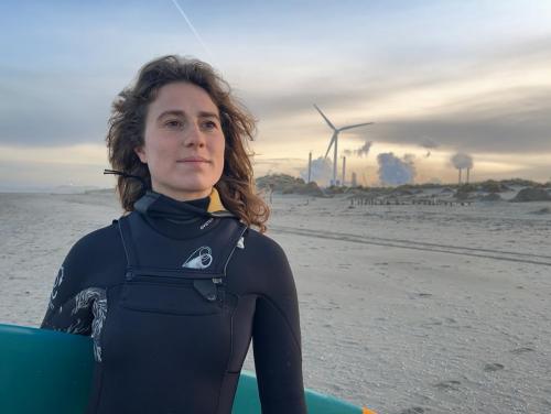 Surfkampioen Anne Albers in actie: 'Soms misselijk van Tata-lucht na ...