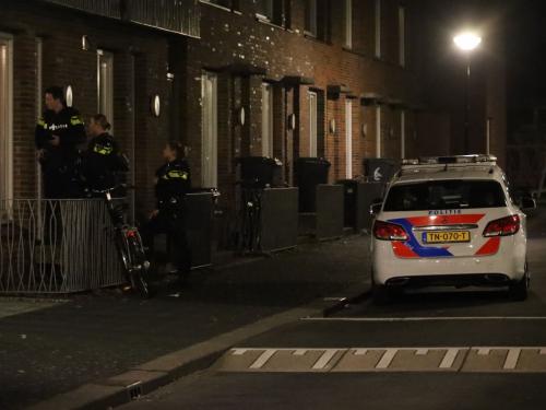 Woningoverval in Amsterdam-Zuidoost, bewoners bedreigd met een wapen ... Woningoverval in Amsterdam-Zuidoost, bewoners bedreigd met een wapen ...