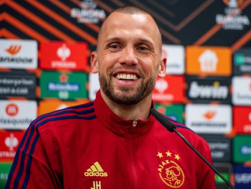 Bekerloting doet wenkbrauwen fronsen bij Ajax-trainer John Heitinga ... Bekerloting doet wenkbrauwen fronsen bij Ajax-trainer John Heitinga ...