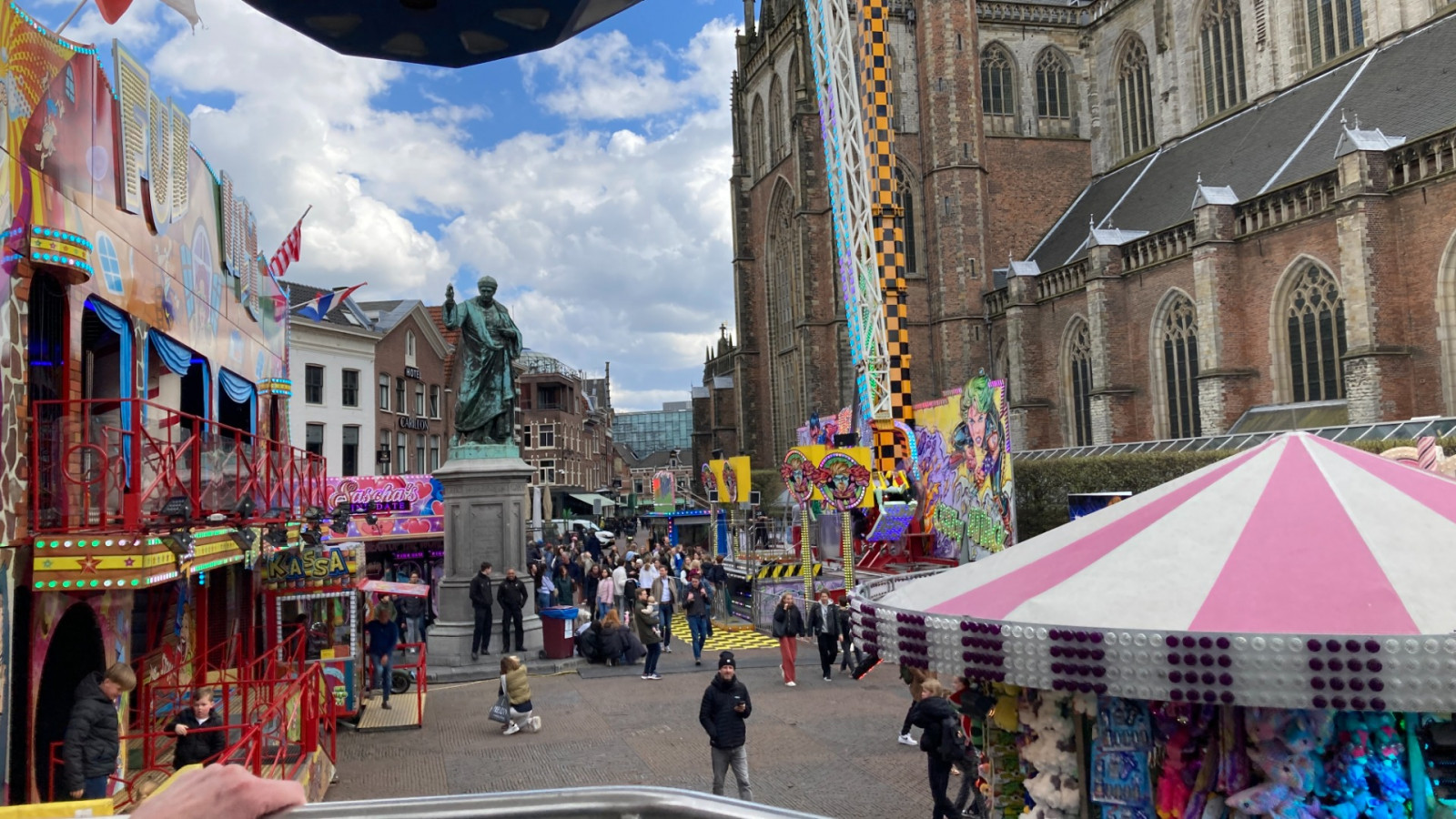 Rondje over de Haarlemse kermis: "Daarrrr gaat ie weerrrr!!!" - NH Nieuws