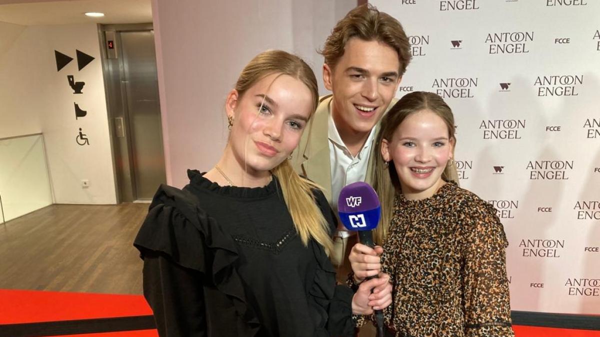 Superfans op de rode loper bij Antoon: "Hoe is het om je eigen docu te ...