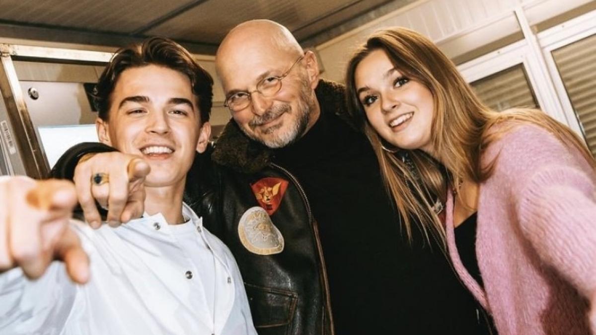 Vader én manager tegelijk: de bijzondere band tussen zanger Antoon en ...