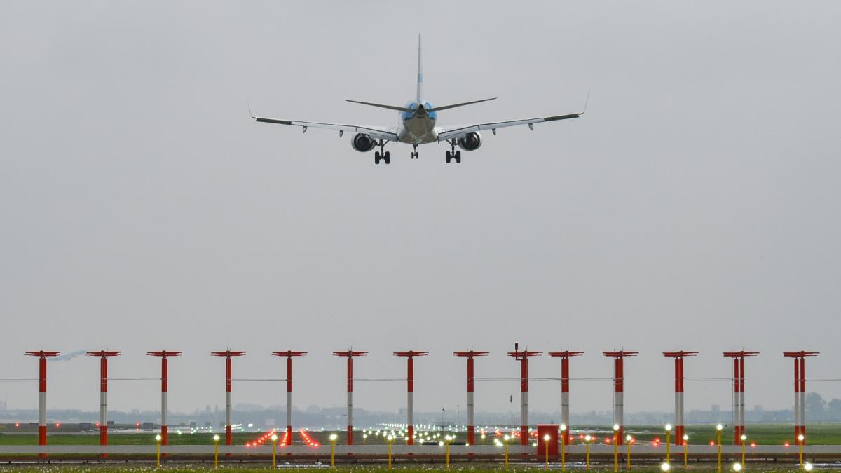 Ziek van geluid: omwonenden Schiphol eisen handhaving vliegherrie - NH ...