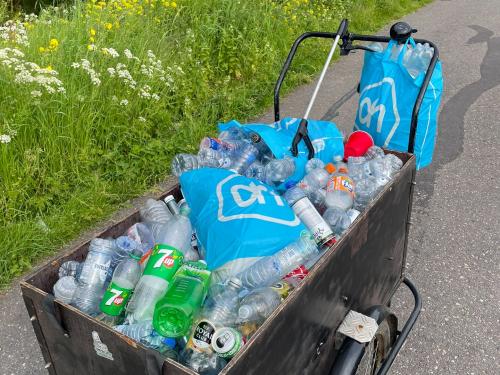 Wat een topper! Jongen met autisme raapt flesjes en blikjes op festival ...