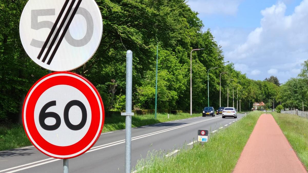 Gas geven, remmen, gas geven: nieuwe regels op Blaricumse weg zorgen ...