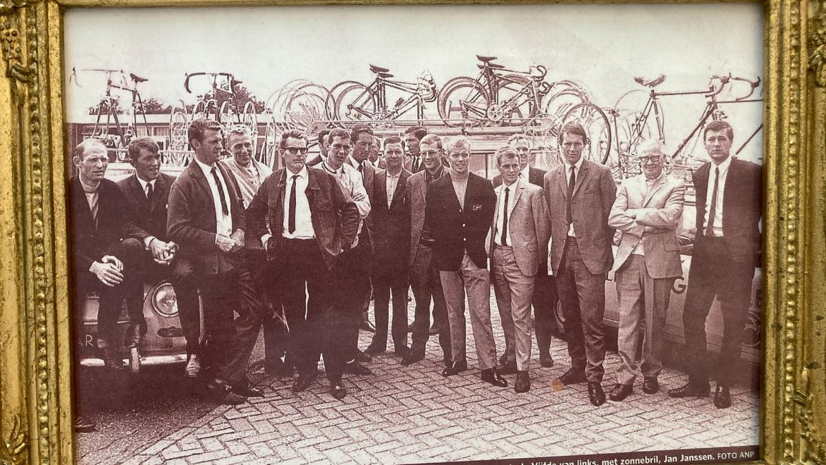 Jan van der Horst (80) gaf zijn Tourticket aan zijn ploeggenoot en ...