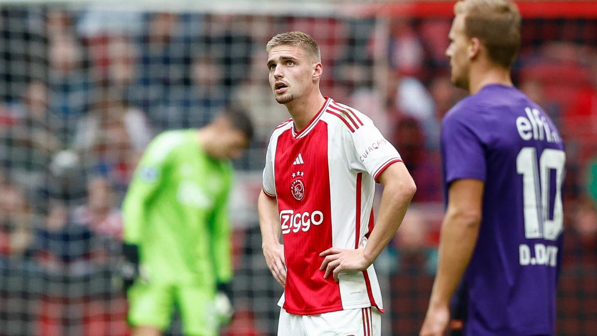 Slechtste seizoenstart ooit voor zeer matig Ajax na verlies tegen AZ - NH Nieuws